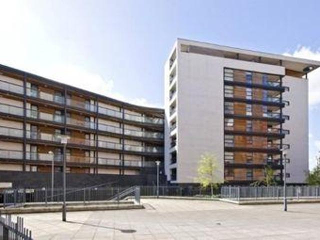 2 Bedrooms Flat for rent in Channelsea Road, London E15