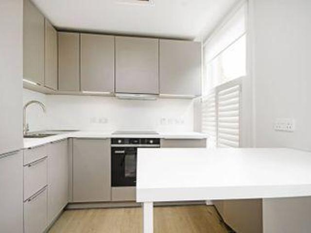 2 Bedrooms Flat for rent in Chandos Road, Willesden Green NW2
