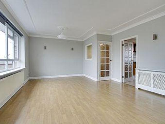 2 Bedrooms Flat for rent in Chase Road, Oakwood N14