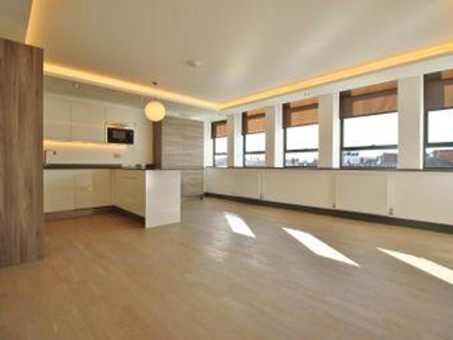 2 Bedrooms Flat for rent in Chase Road, Southgate, London N14