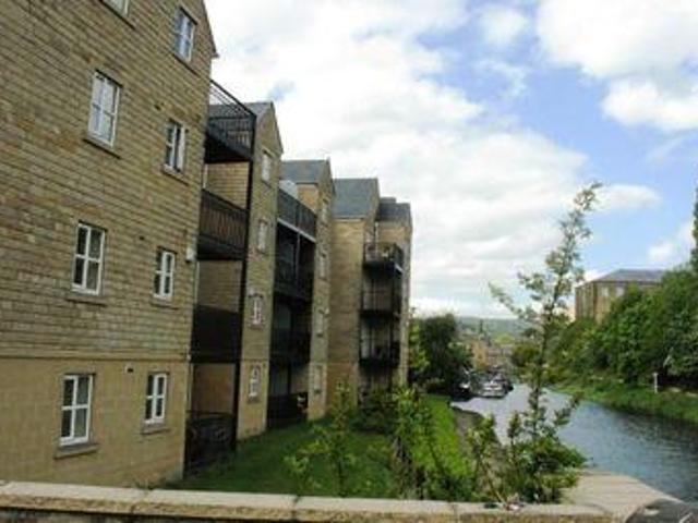 2 Bedrooms Flat for rent in Chapel Lane, Sowerby Bridge HX6