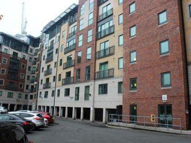 2 Bedrooms Flat for rent in Chapel Street, Salford M3