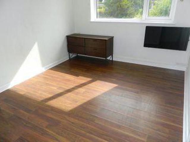 2 Bedrooms Flat for rent in Chapel View, South Croydon, Surrey CR2