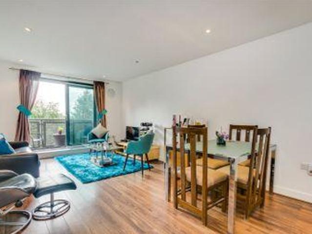 2 Bedrooms Flat for rent in Chapter Way, London SW19