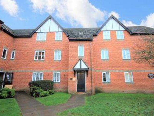 2 Bedrooms Flat for rent in Charnwood House, Rembrandt Way, Reading RG1