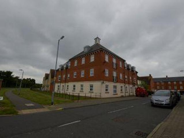 2 Bedrooms Flat for rent in Chariot Drive, Colchester CO2