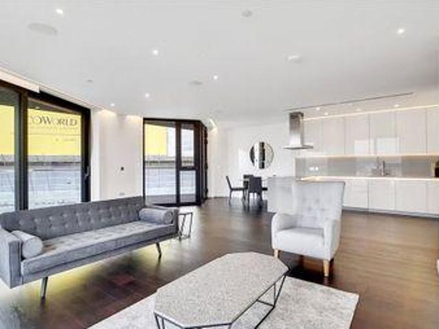 2 Bedrooms Flat for rent in Charles Clowes Walk, London SW11
