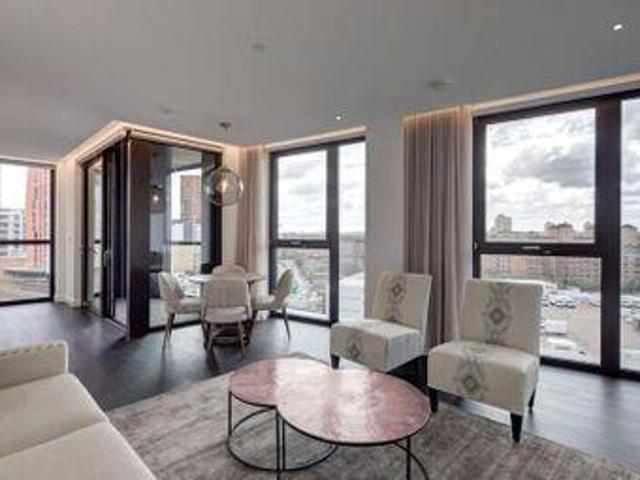 2 Bedrooms Flat for rent in Charles Clowes Walk, London SW11