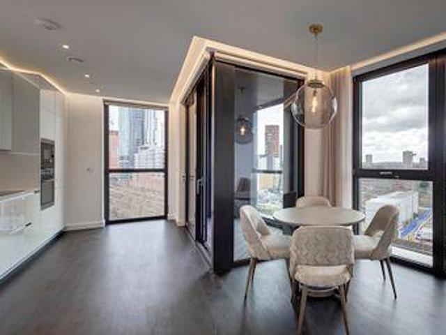 2 Bedrooms Flat for rent in Charles Clowes Walk, London SW11
