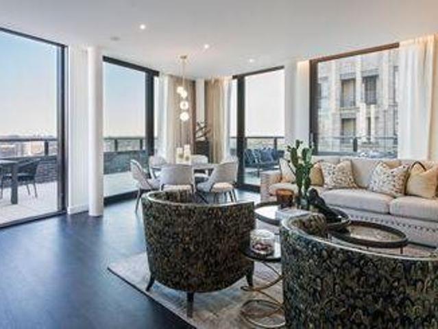 2 Bedrooms Flat for rent in Charles Clowes Walk, London SW11
