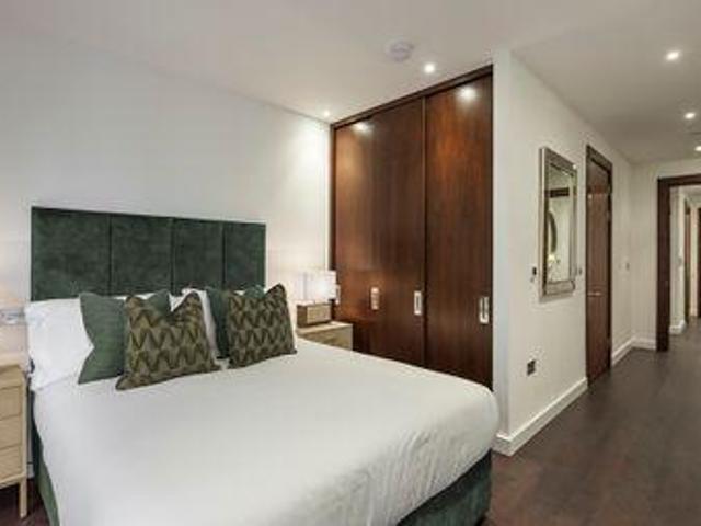 2 Bedrooms Flat for rent in Charles Clowes Walk, London SW11
