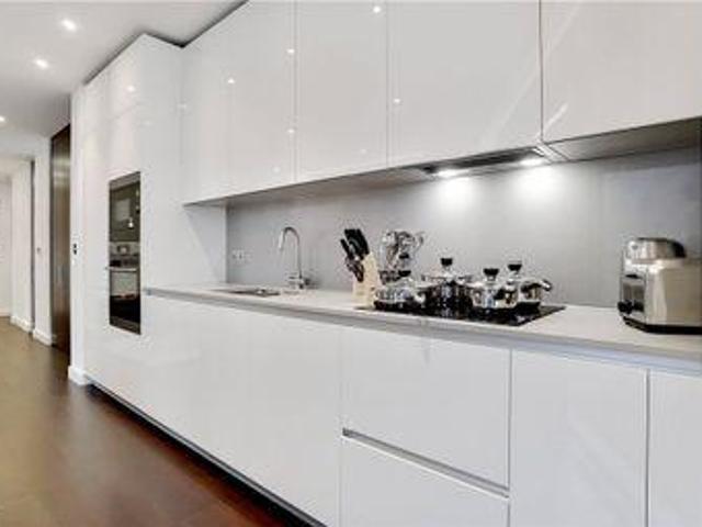 2 Bedrooms Flat for rent in Charles Clowes Walk, London SW11