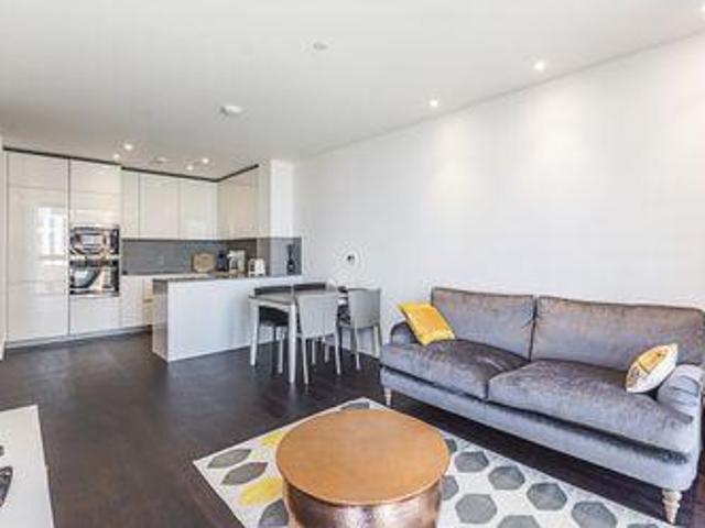 2 Bedrooms Flat for rent in Charles Clowes Walk, London SW11