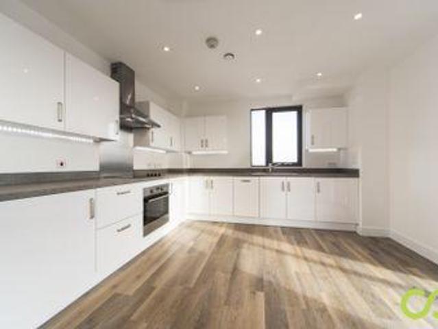 2 Bedrooms Flat for rent in Charlotte House, Sutton SM1