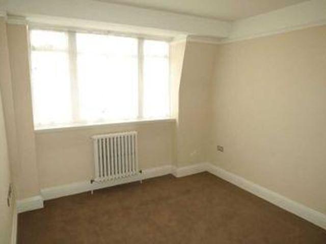 2 Bedrooms Flat for rent in Chatsworth Court, Pembroke Road, London W8