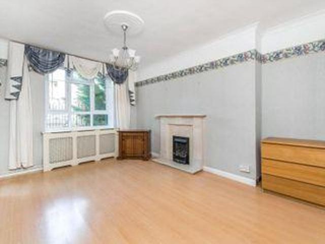 2 Bedrooms Flat for rent in Chatsworth Estate, Elderfield Road, Clapton, London E5