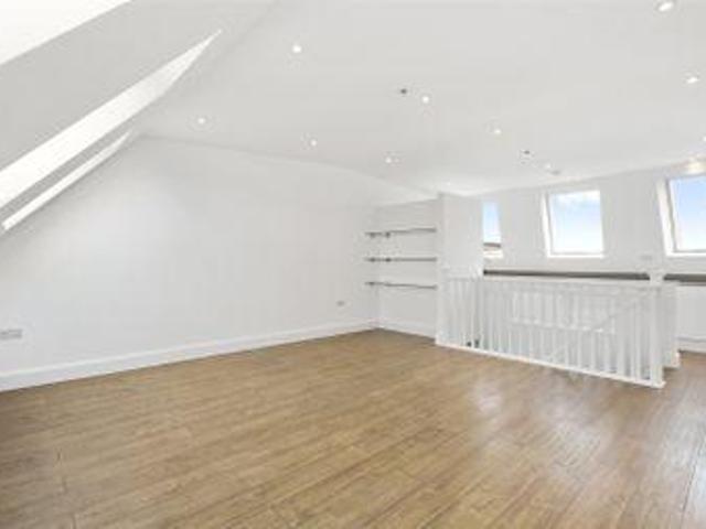 2 Bedrooms Flat for rent in Chatsworth Road, London E5