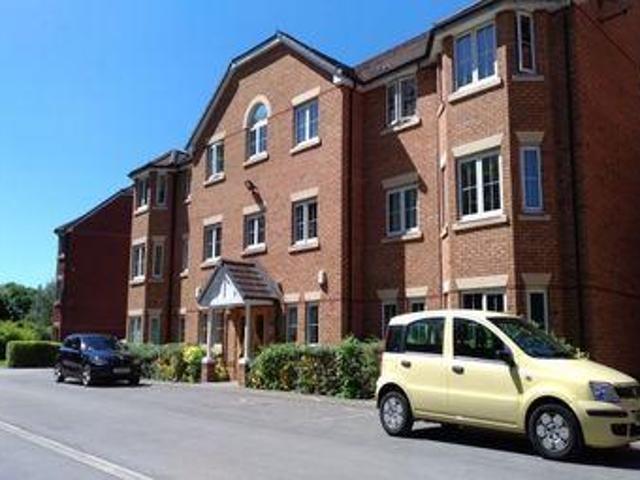 2 Bedrooms Flat for rent in Chelsfield Grove, Manchester M21