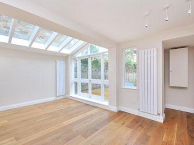 2 Bedrooms Flat for rent in Chelsham Road, London SW4
