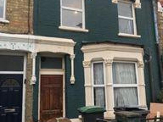 2 Bedrooms Flat for rent in Cheshire Road, London N22