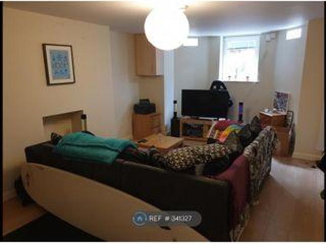 2 Bedrooms Flat for rent in Chestnut Avenue, Manchester M21