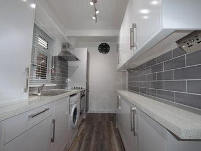 2 Bedrooms Flat for rent in Cherrydown Avenue, London E4