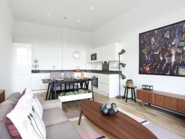 2 Bedrooms Flat for rent in Childers Street, London SE8