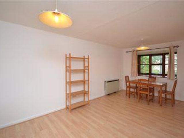 2 Bedrooms Flat for rent in Chiltern Court, Pages Hill, London N10