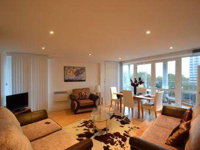 2 Bedrooms Flat for rent in Chiswick High Road, Chiswick, London W4