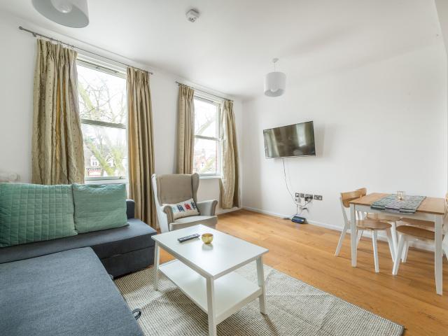 2 Bedrooms Flat for Rent in Chiswick High Road | Foxtons