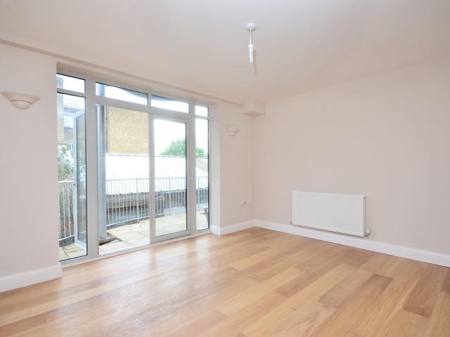 2 Bedrooms Flat for Rent in Choumert Road | Foxtons