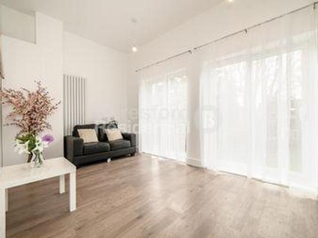 2 Bedrooms Flat for rent in Christchurch Road, London SW2