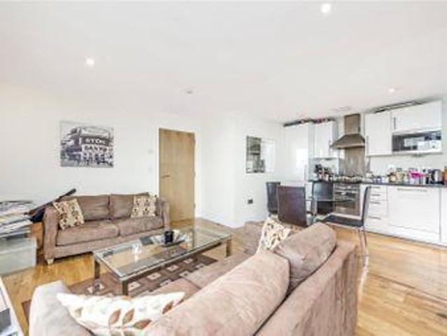 2 Bedrooms Flat for rent in Chrisp Street, London E14