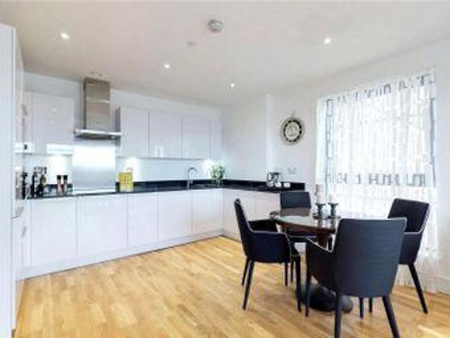 2 Bedrooms Flat for rent in City View Point, Poplar E14
