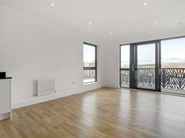 2 Bedrooms Flat for rent in City View Point, 139 Leven Road, London E14