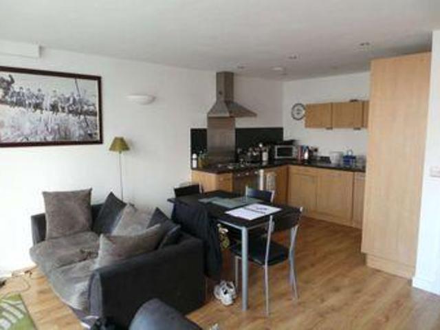 2 Bedrooms Flat for rent in City Road East, Manchester M15
