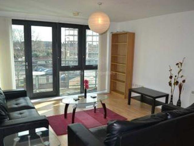 2 Bedrooms Flat for rent in City Road East, Manchester M15