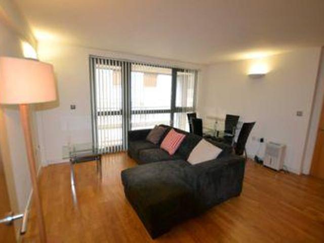 2 Bedrooms Flat for rent in City Road East, Manchester M15