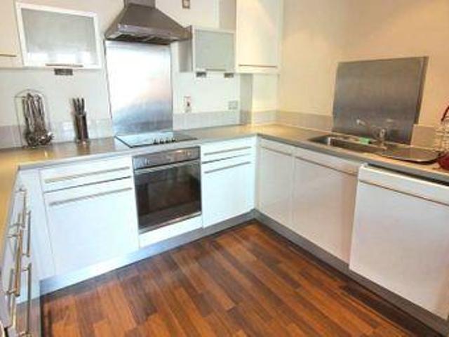 2 Bedrooms Flat for rent in City Road East, Manchester M15