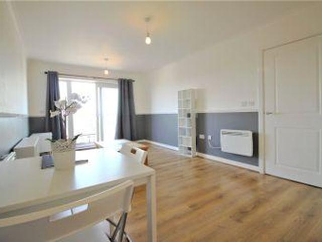 2 Bedrooms Flat for rent in Clydesdale Way, Belvedere, Kent DA17
