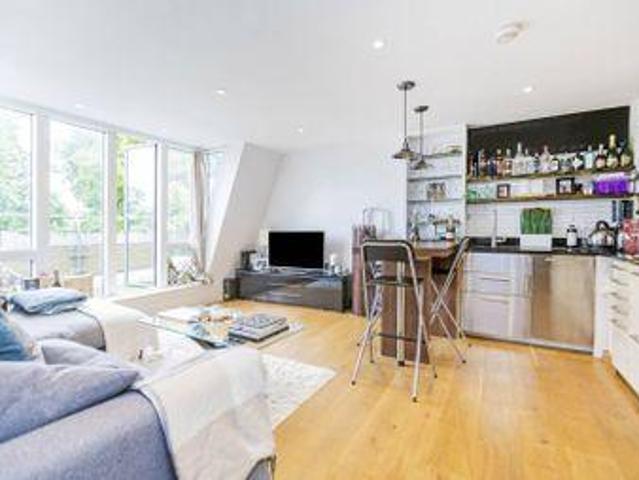 2 Bedrooms Flat for rent in Clapham Common South Side, Clapham South SW4