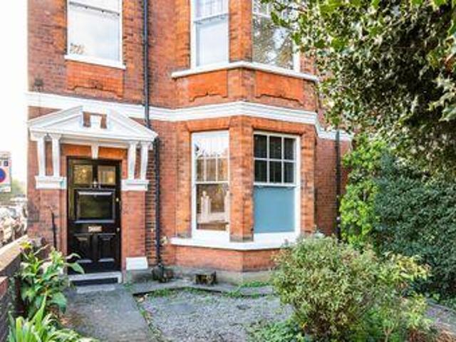 2 Bedrooms Flat for rent in Clapham Common South Side, London SW4