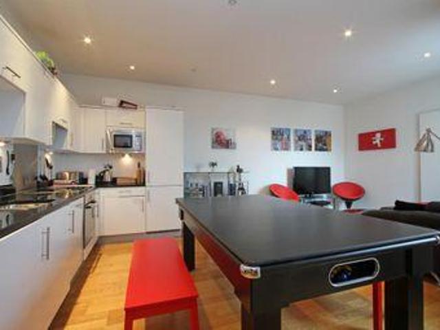 2 Bedrooms Flat for rent in Clapham Common South Side, London SW4