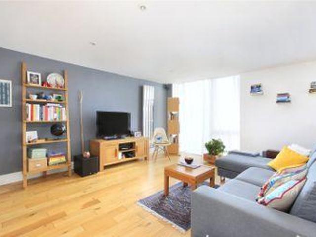 2 Bedrooms Flat for rent in Clapham Court Terrace, Clapham, London SW4