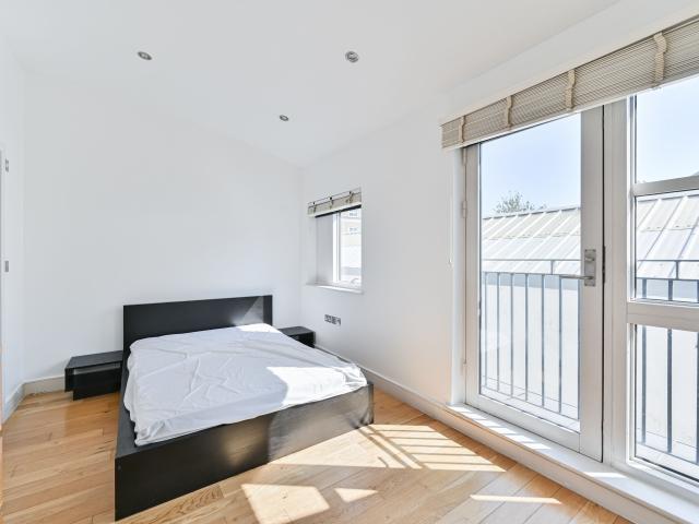 2 Bedrooms Flat for Rent in Clapham Park Road | Foxtons