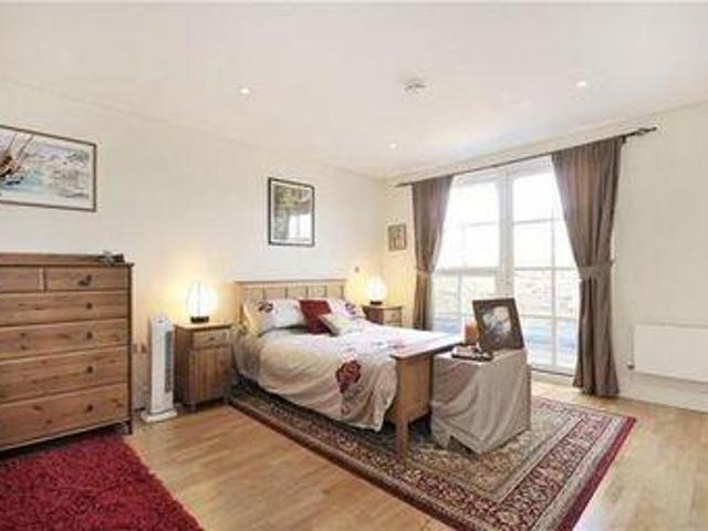 2 Bedrooms Flat for rent in Clare Lane, London N1