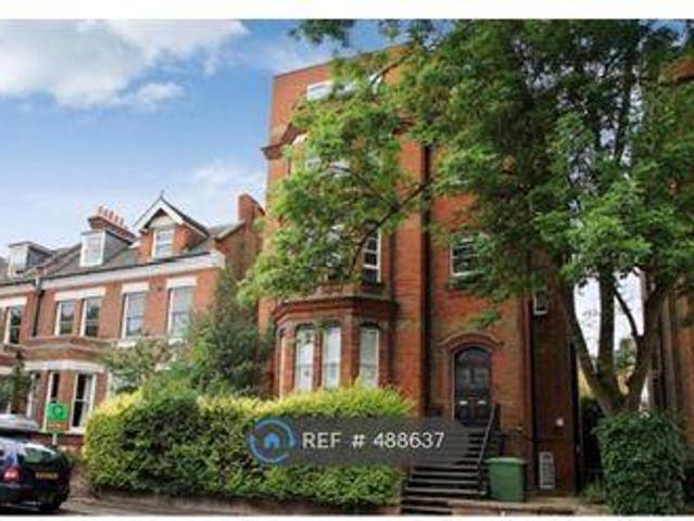 2 Bedrooms Flat for rent in Claremont Gardens, London KT6