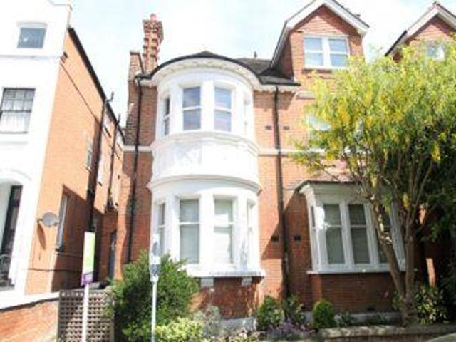 2 Bedrooms Flat for rent in Claremont Gardens, Surbiton KT6