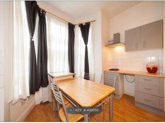2 Bedrooms Flat for rent in Claremont Road, London NW2