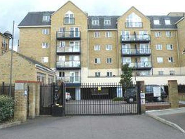 2 Bedrooms Flat for rent in Clarence Lodge, Taverners Way, Hoddesdon EN11